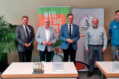 Rittal-Arena darf mit bis zu 3050 Zuschauern gefüllt werden ...